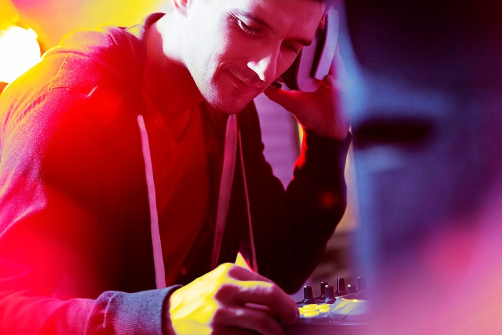 Things to Know Before Choosing the Right Emcee for Your Events