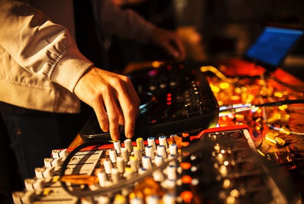 Things to Know Before Choosing the Right Emcee for Your Events