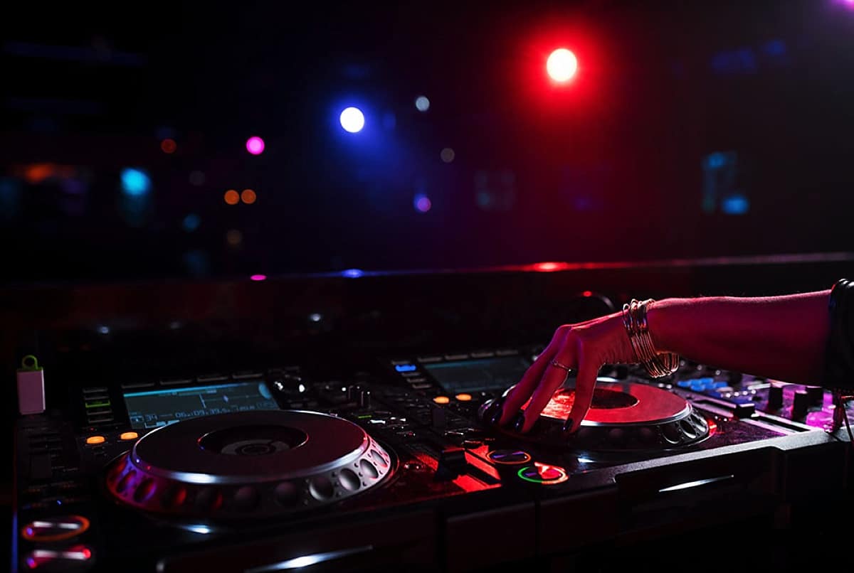 Things to Know Before Choosing the Right Emcee for Your Events